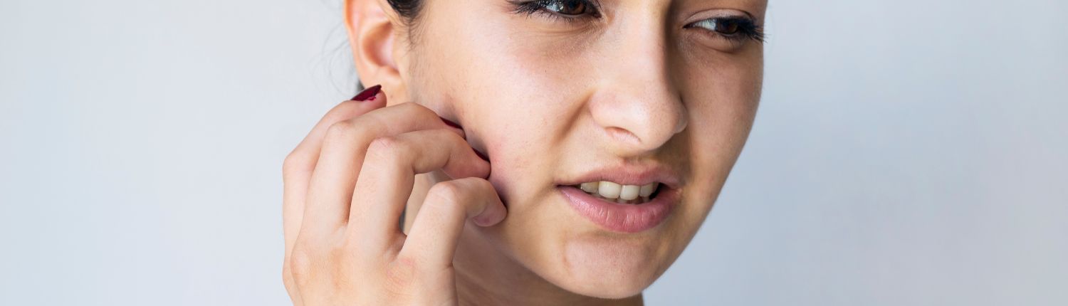 Eczéma du visage : quels sont les symptômes, causes et traitements ...
